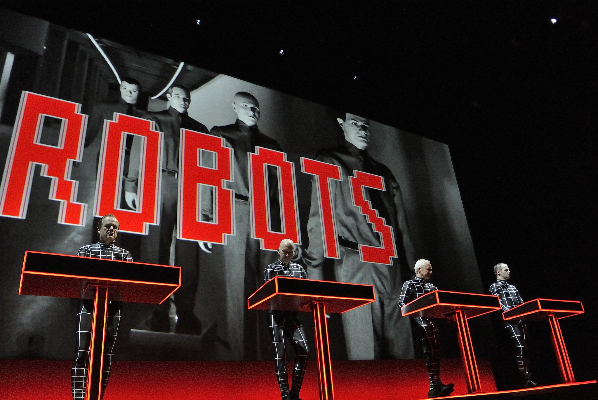 Robot Cheerleaders Introduced In Japan | TechGraphs