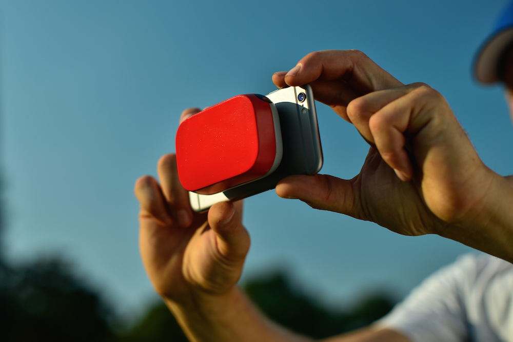 Scoutee Pairs Handheld Radar Gun with Smartphone App | TechGraphs